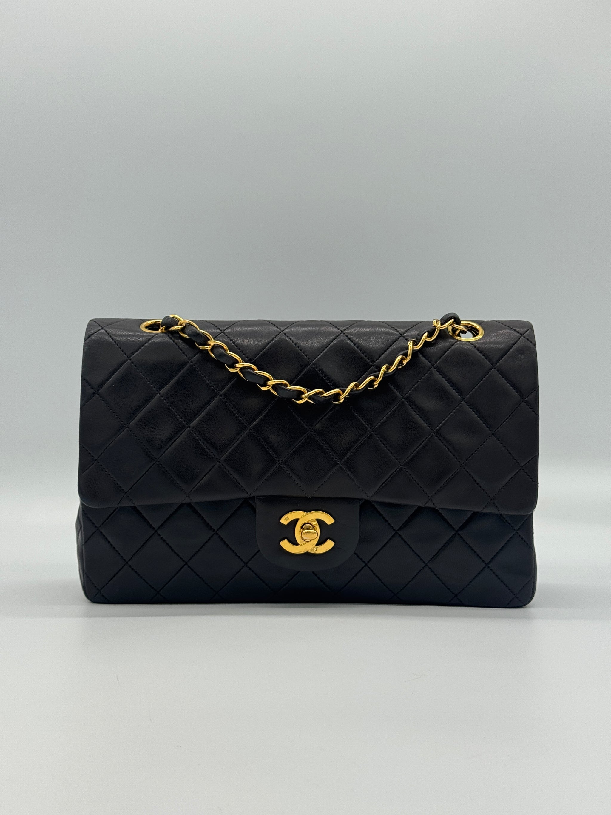 Pre-loved Chanel Classic Medium | Pepper Luxury Vintage